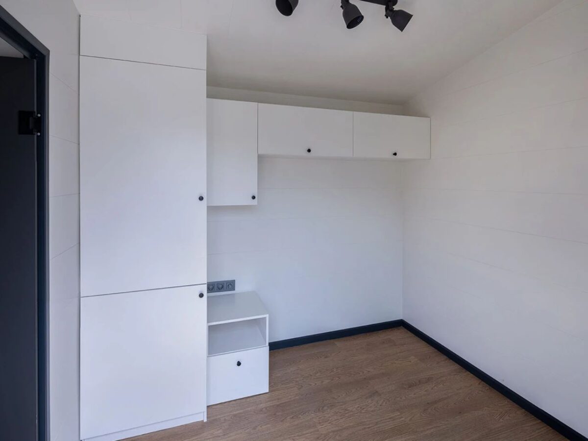 This Tiny House in UK has Sun-Bathed Interior, Single-Floor Layout