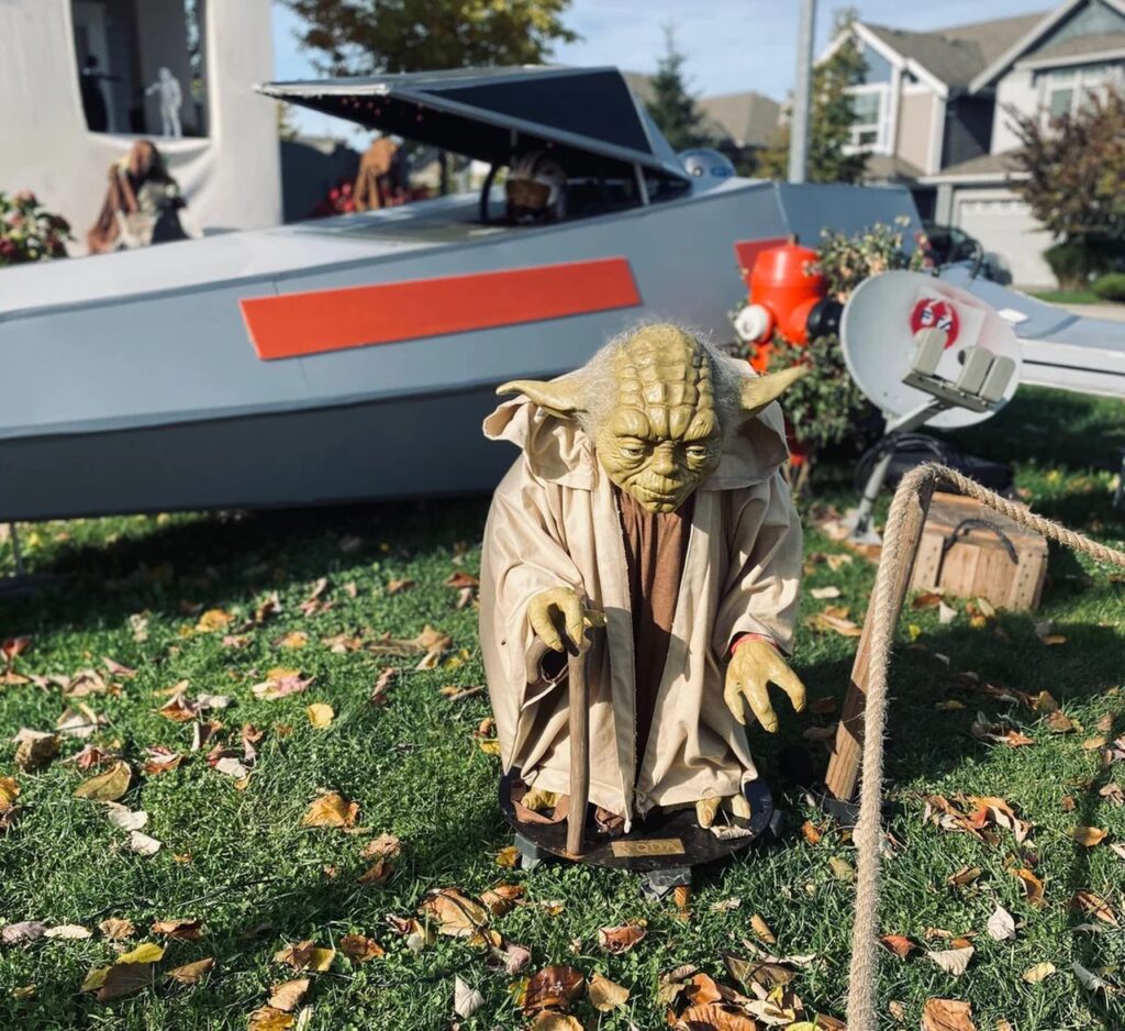 10+ Star Wars Halloween Display Ideas From Galaxy Far, Far Away