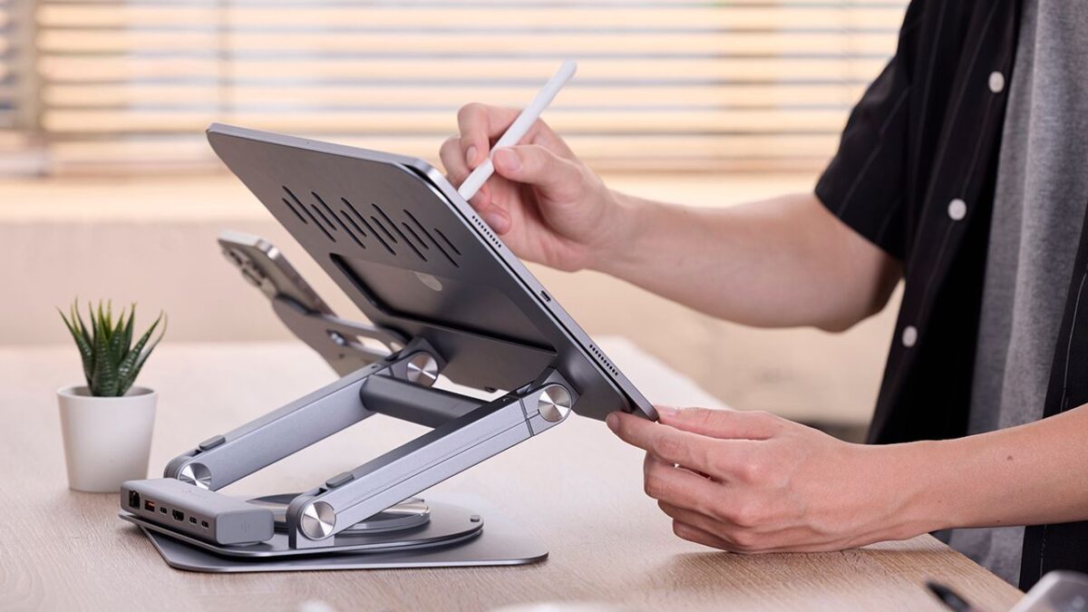 This All-in-one Laptop Stand Offers Functionality and Versatility