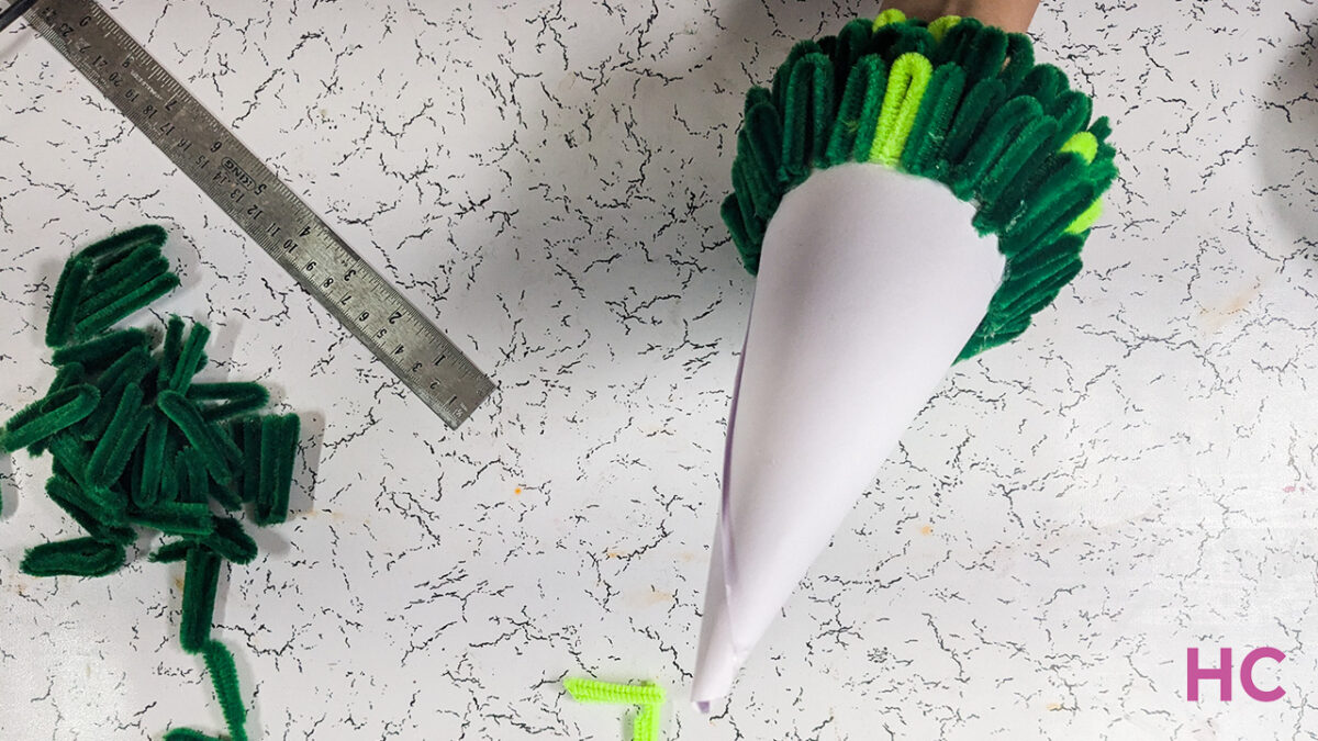 How to Make Christmas Tree From Pipe Cleaners: Video Tutorial