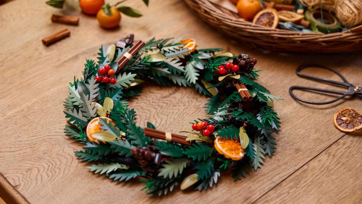 Lego Christmas Wreath is Perfect Addition To Festive Décor