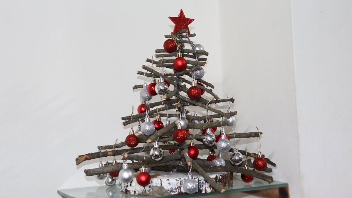 DIY Twig Christmas Tree is Perfect Last-Minute Christmas Décor