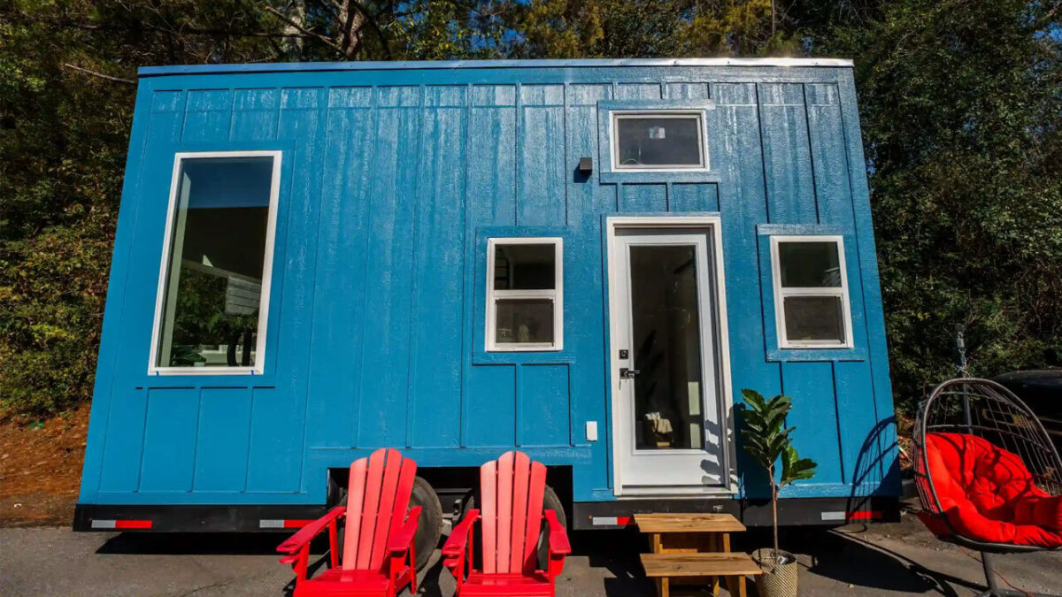 $50K Aria is Minimalist Couple's Dream Tiny Home on a Budget
