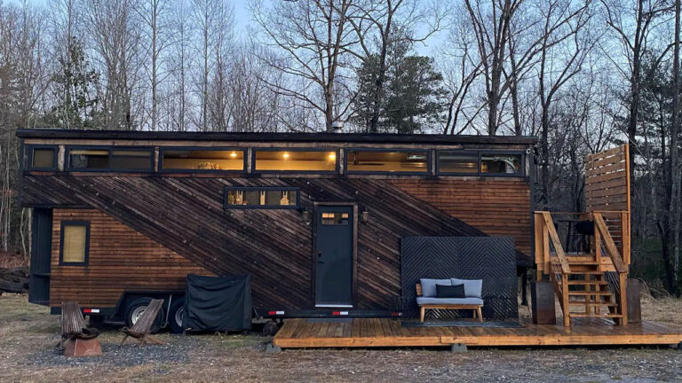 Eco-Friendly Grackle Tiny House is Off-Grid Airbnb Rental