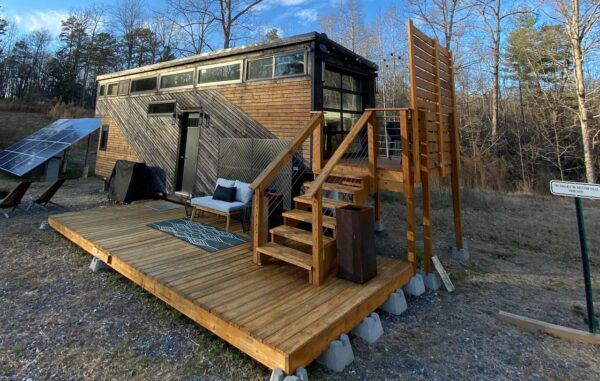 Eco-Friendly Grackle Tiny House is Off-Grid Airbnb Rental