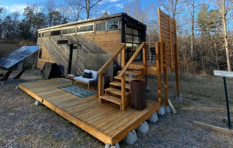 Eco-Friendly Grackle Tiny House is Off-Grid Airbnb Rental