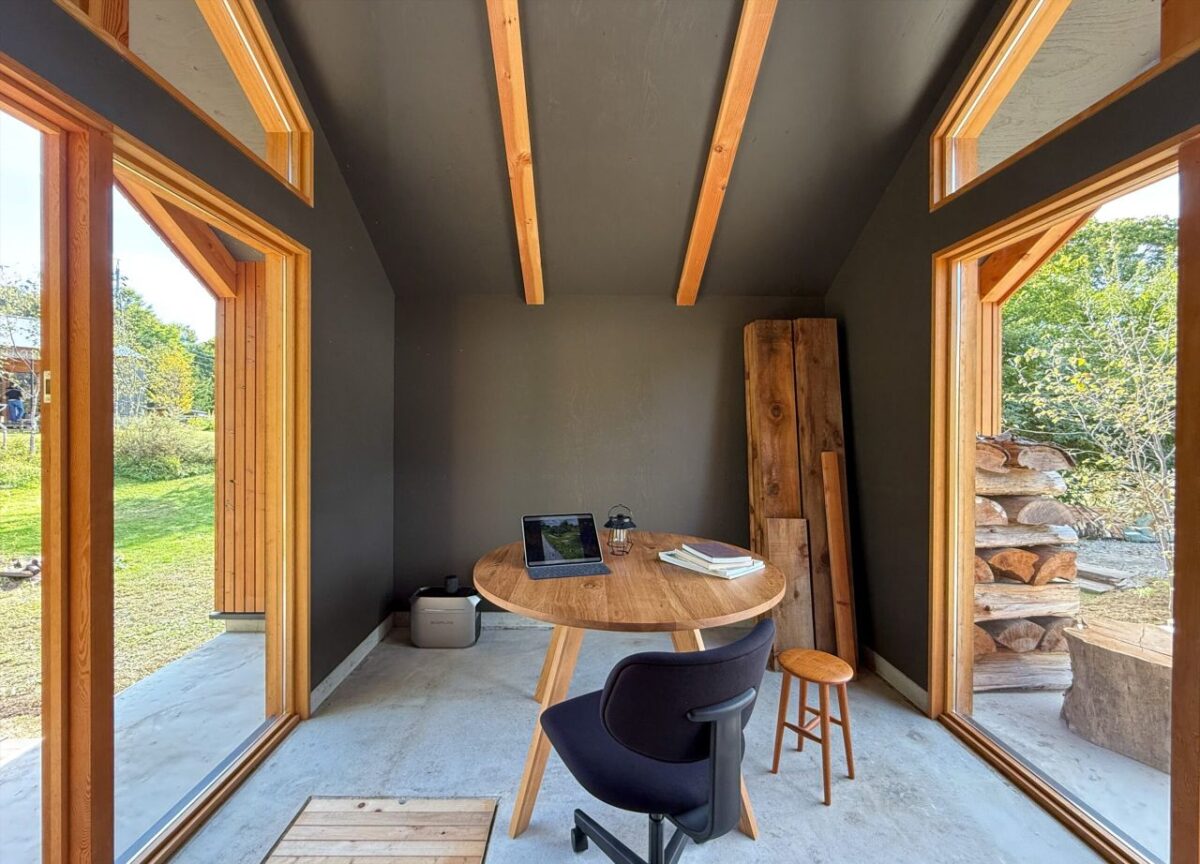This Minimalistic Hovering Cabin in Japan Appears to be Floating