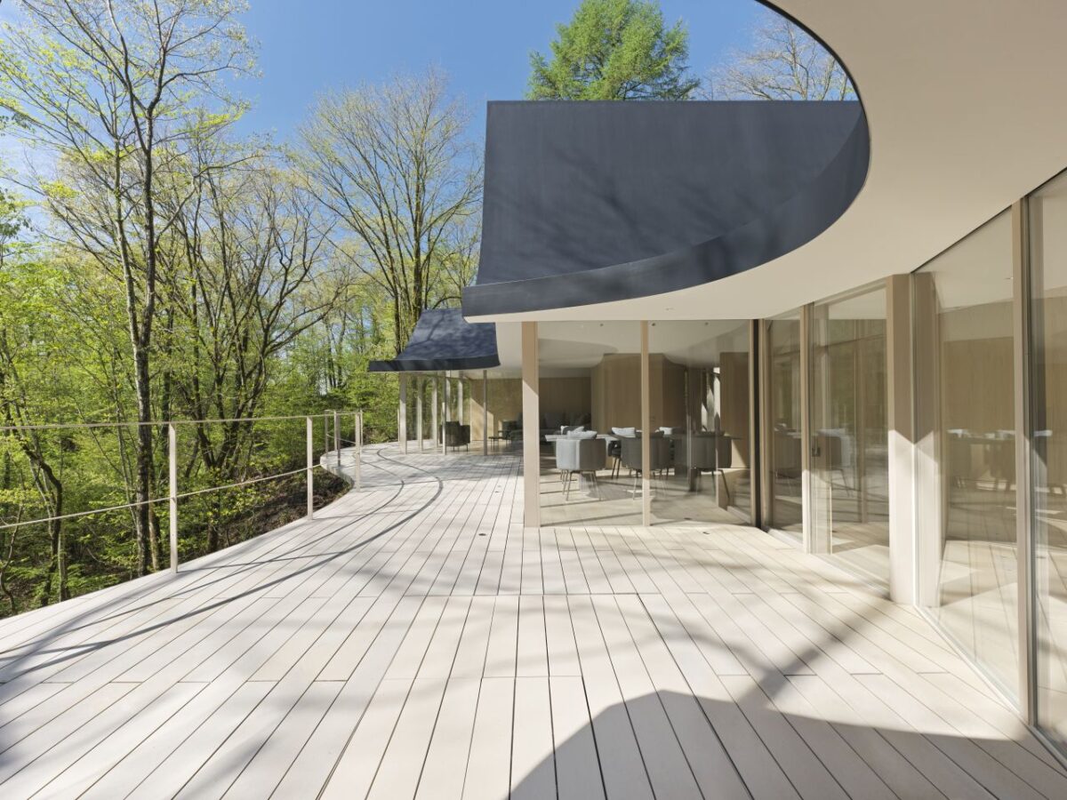 Japanese House has Six Cottages Connected by Terrace and Roof