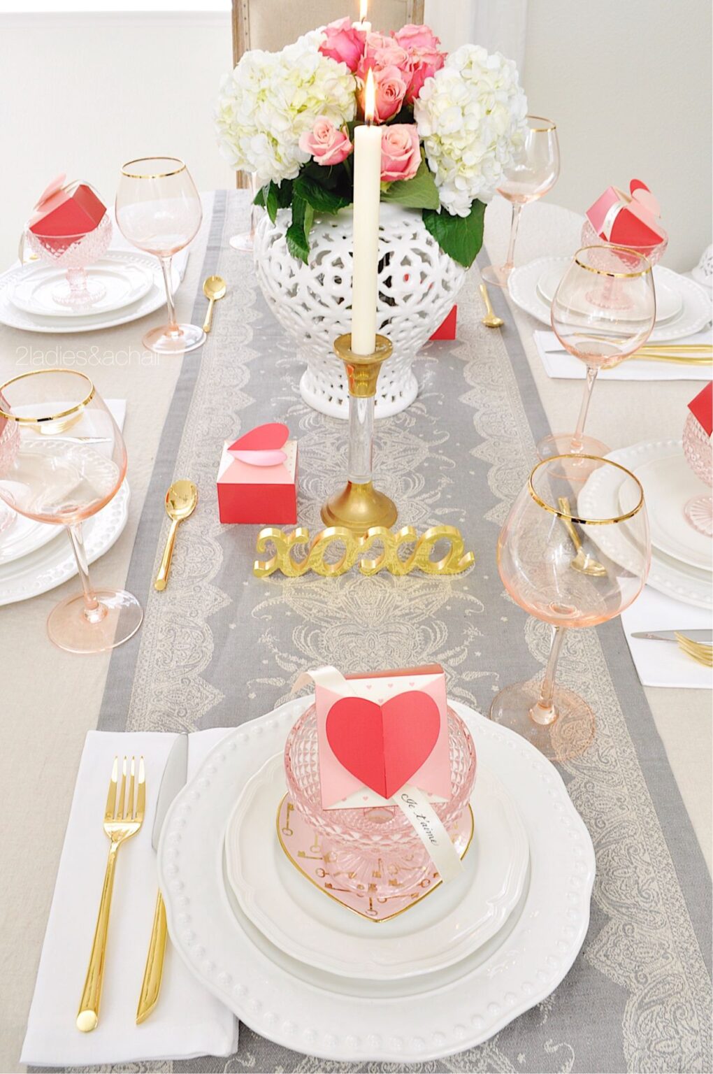 15 Pretty Valentine’s Day Table Decoration Ideas