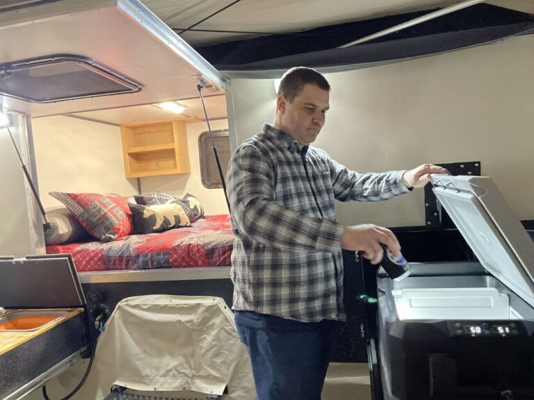 Ursus King Den Camper Trailer With King-Size Bed and Bunk