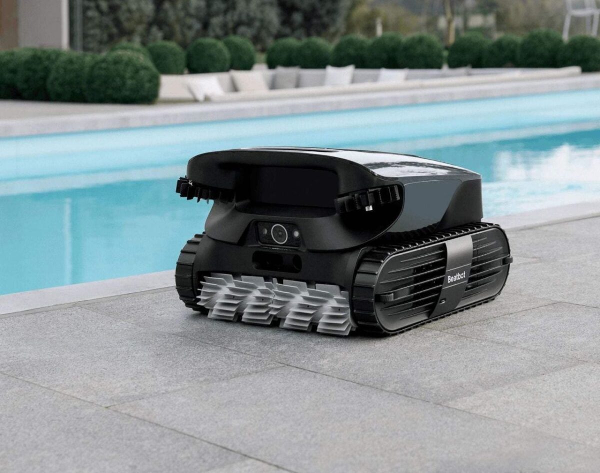 5 Best Robotic Pool Cleaners of 2025: Smart, Solar & AI-Powered