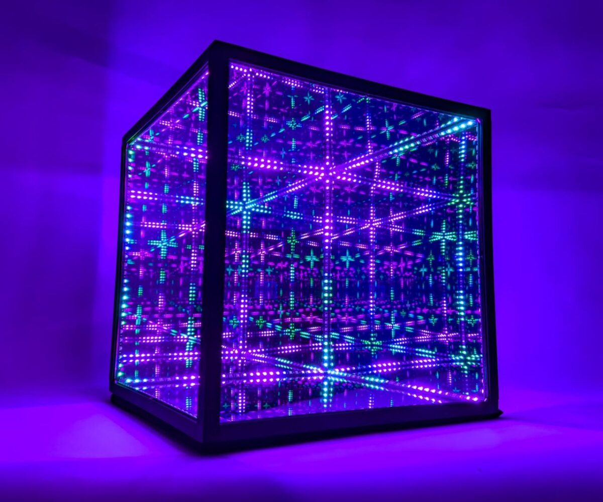 HyperCube-SE Sound Reactive LED Cube Makes Light Patterns