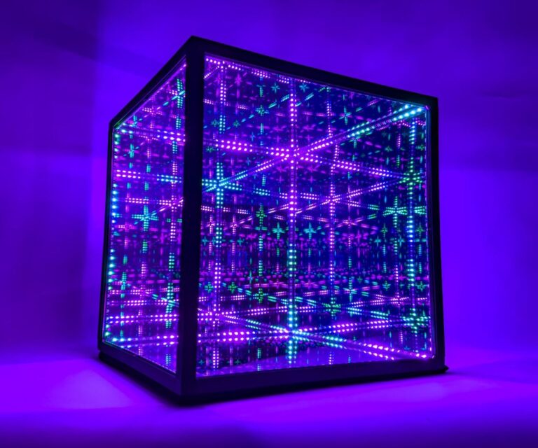 HyperCube-SE Sound Reactive LED Cube Makes Light Patterns