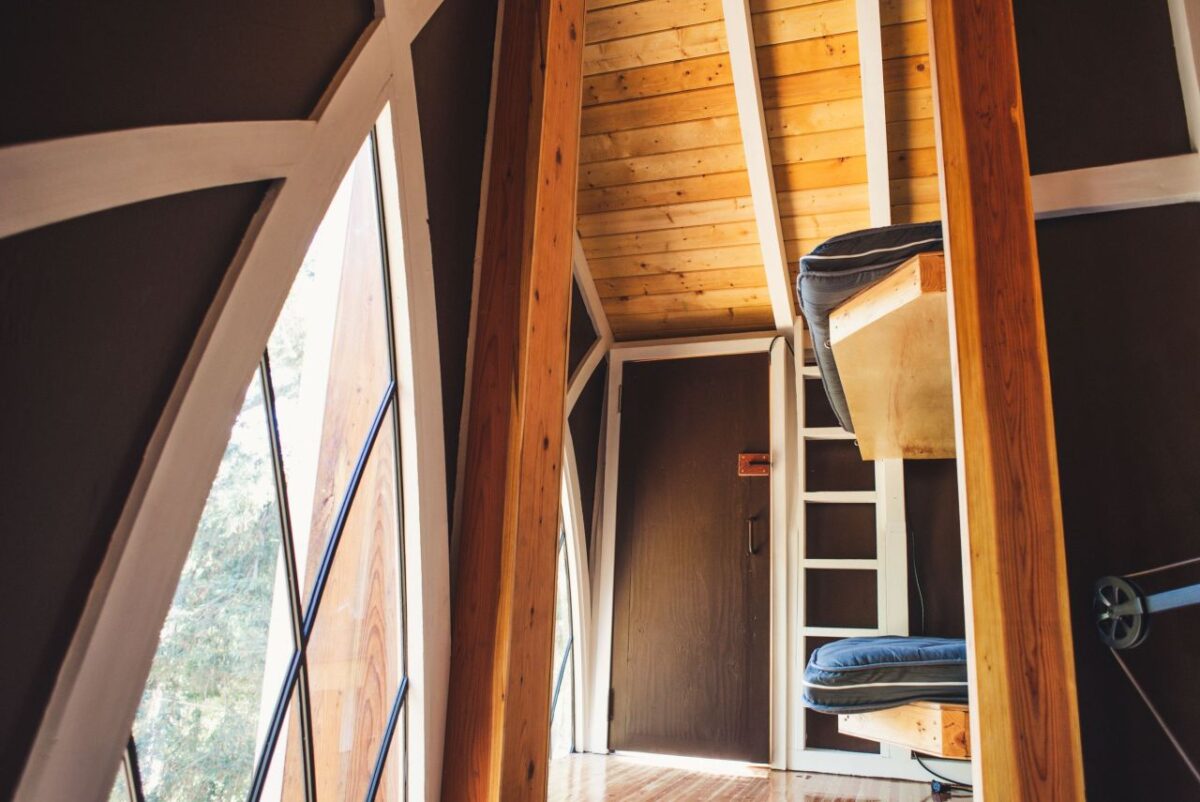 Rivendllë Treehouse Looks Like an Elven Residence up in the Tree