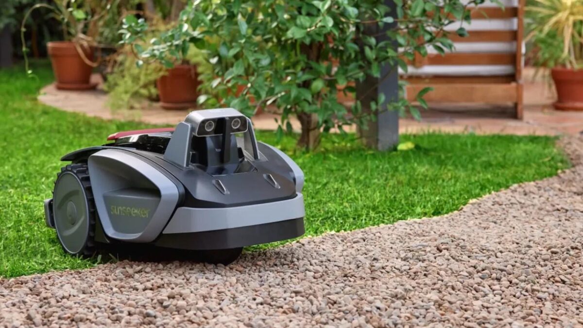Sunseeker V3 Lawn Mower has 3D Camera and AI Vision