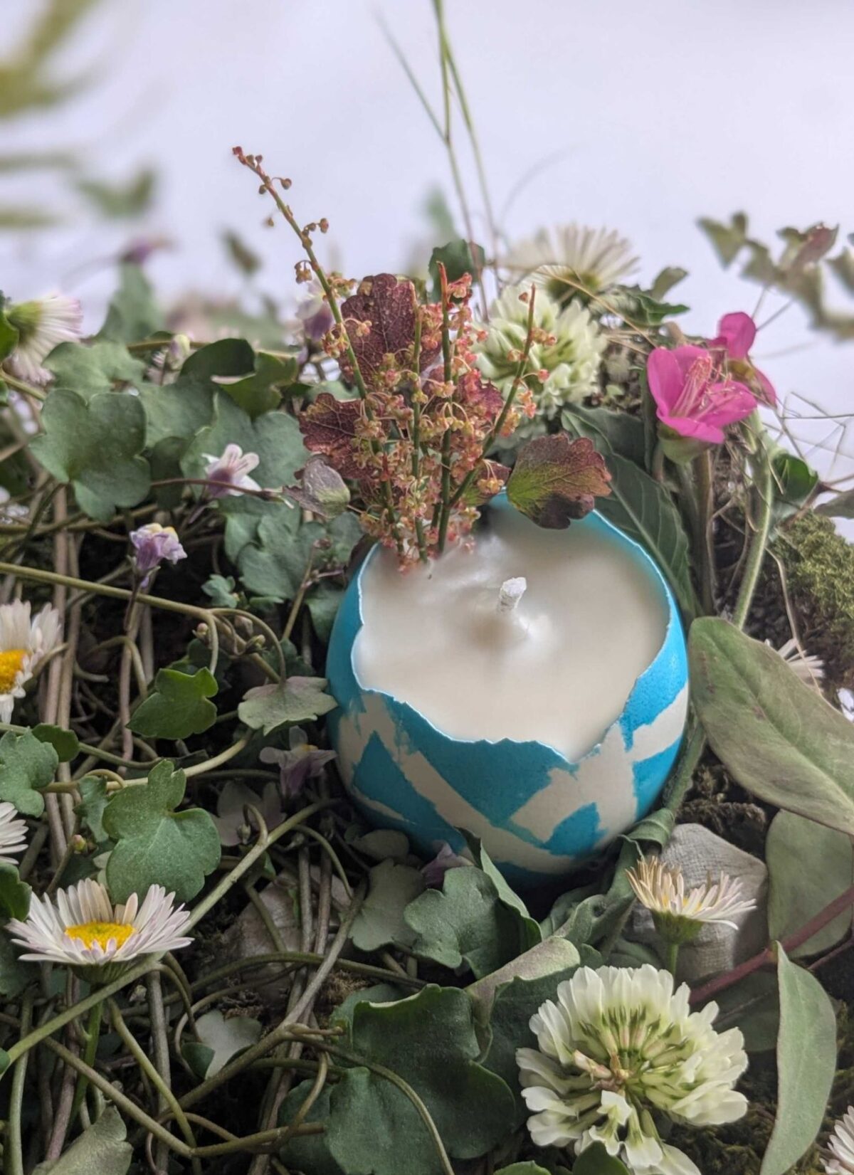 How to Make Magical Easter Candle Display Using Eggshell