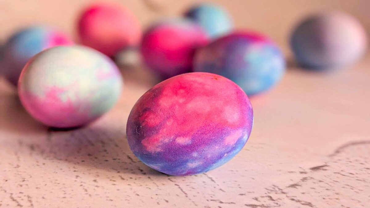 How to Tie-Dye Easter Eggs With Baking Soda, No Vinegar