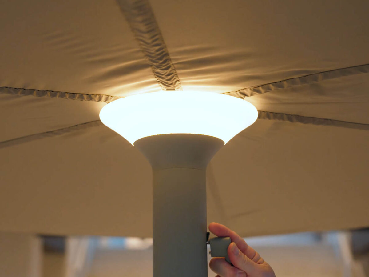 Anamon Parasol Folds Down the Umbrella Inside Its Pole