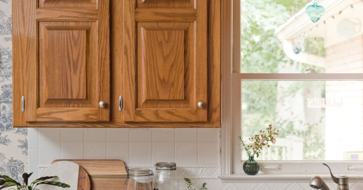 How to Clean Kitchen Cabinets the Right Way: Vital Tips and Tricks