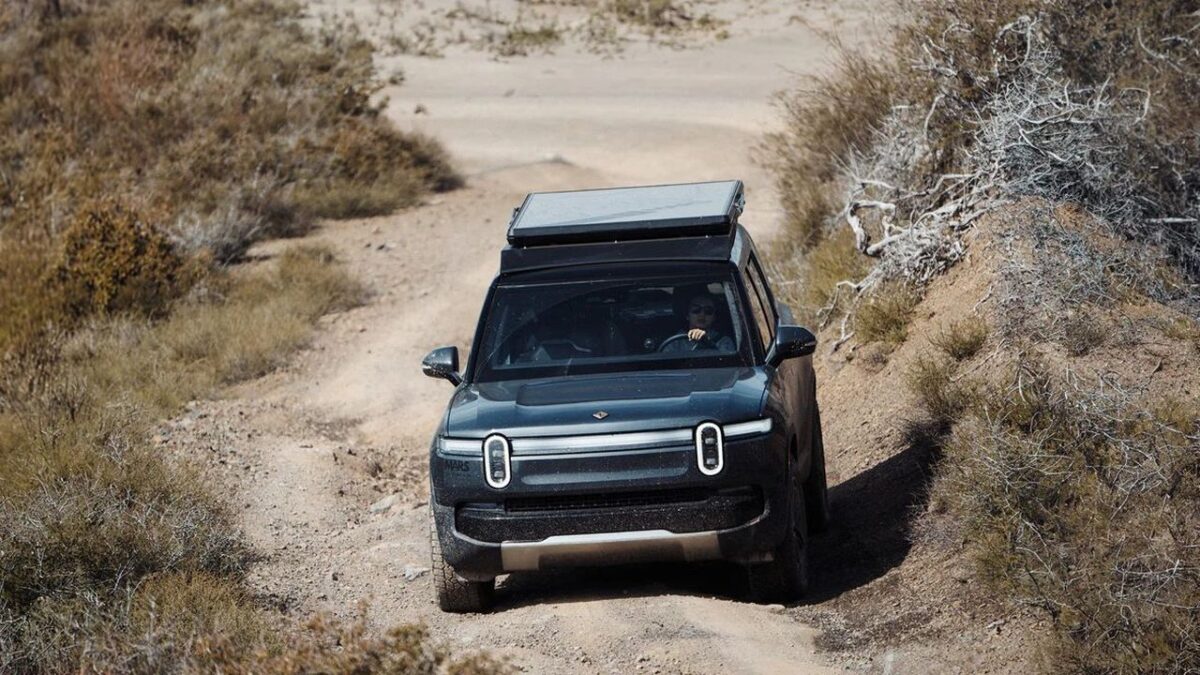 Mars Aeroblade is World’s Slimmest Hardshell Rooftop Tent for EVs