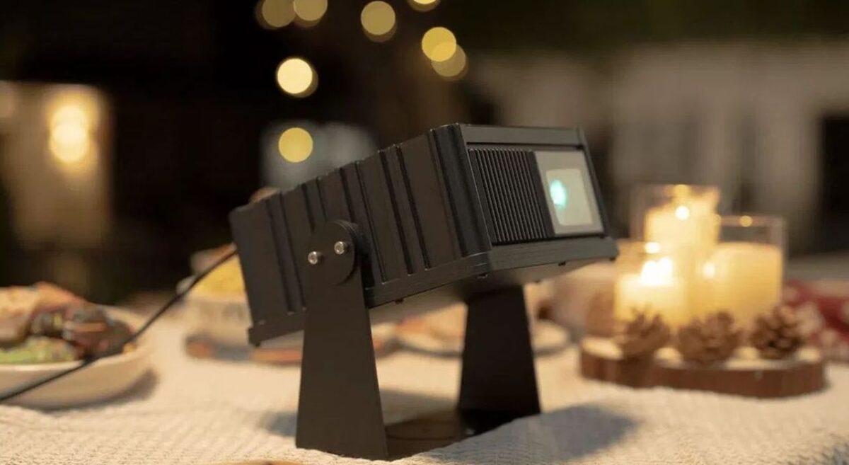 Twelvetooo 3.0 Smart Projector Brings Magic of Fireflies to Garden