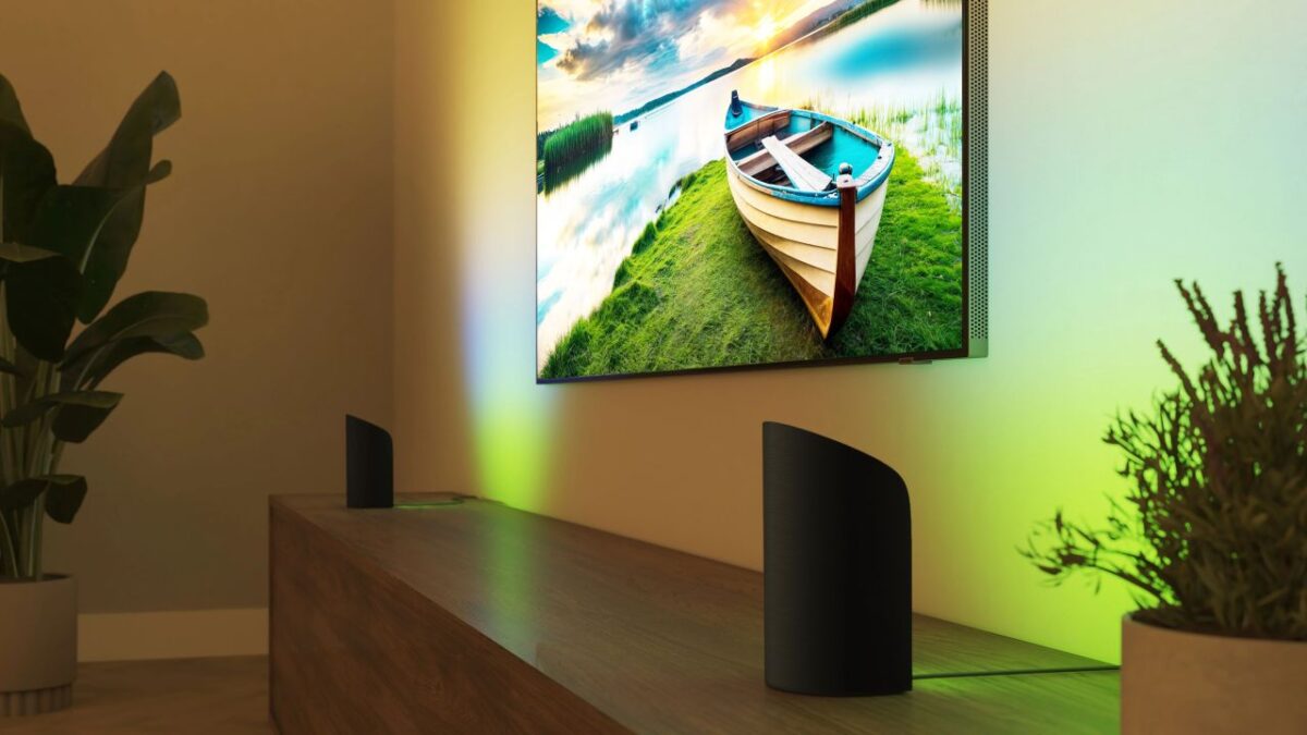 Philips Hue Play Wall Washer is Both TV Backlight and Mood Light