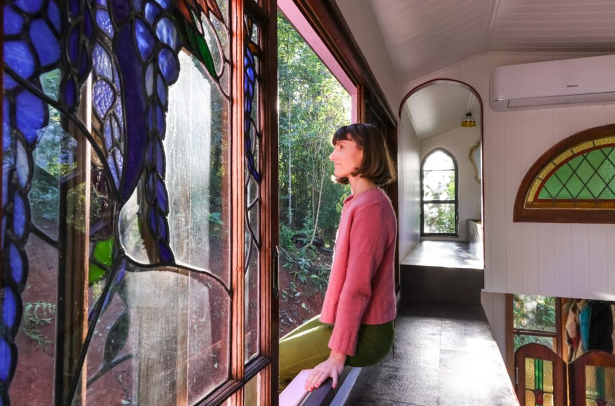Aussie Beekeeper Builds Beehive-Inspired Off-Grid Tiny House