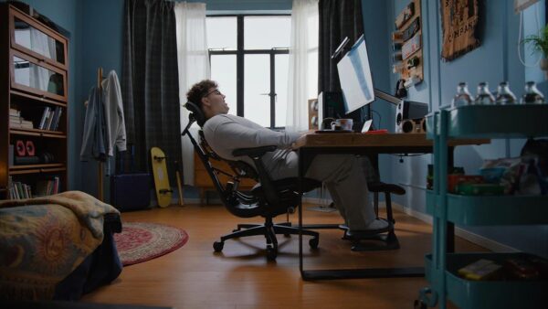 LiberNovo Omni Office Chair Features Motorised Backrest