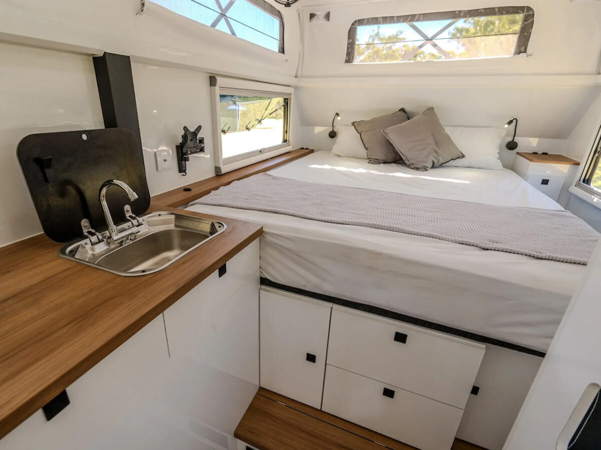 Iconn E4 XK Off-Grid Ready Trailer is Built for True Independence