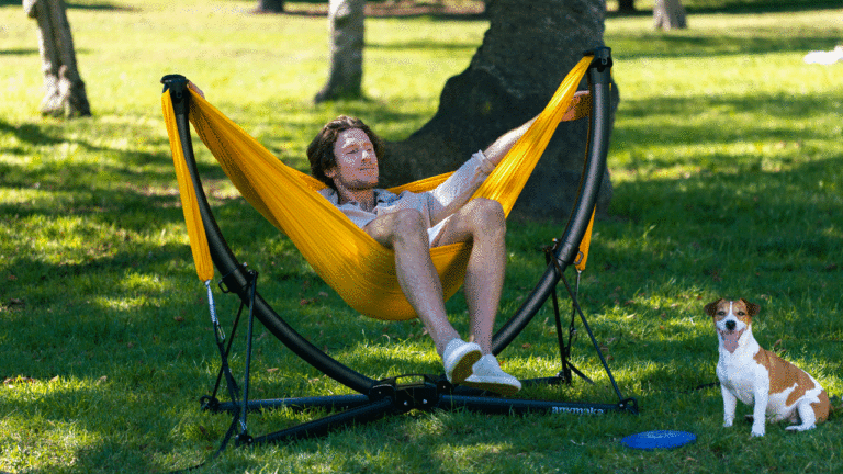 Ultra-Portable Anymaka Swing Chair Sets Up in 3 Seconds