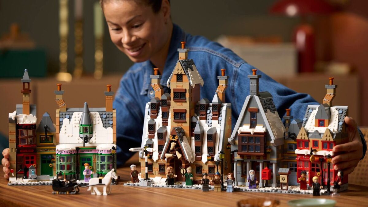 LEGO Hogsmeade Village Collectors' Edition is a Potter Fan's Treat