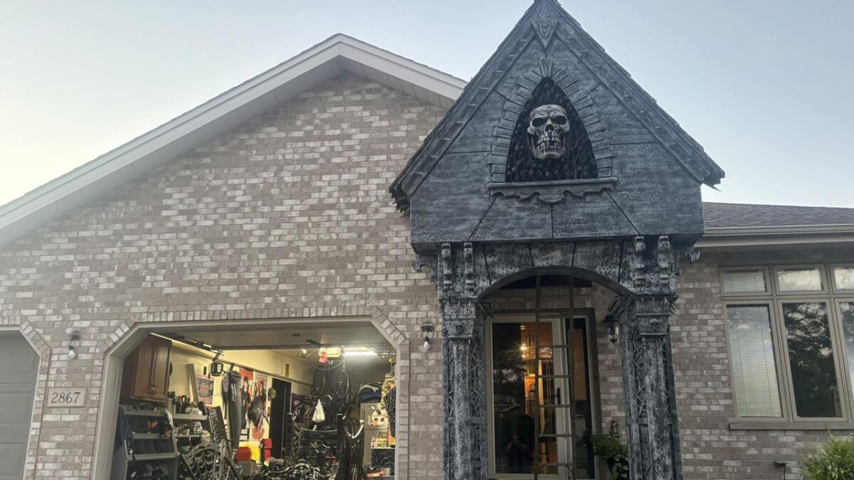 Man Builds Elaborate Haunted Manor of Evil With Huge Spiders