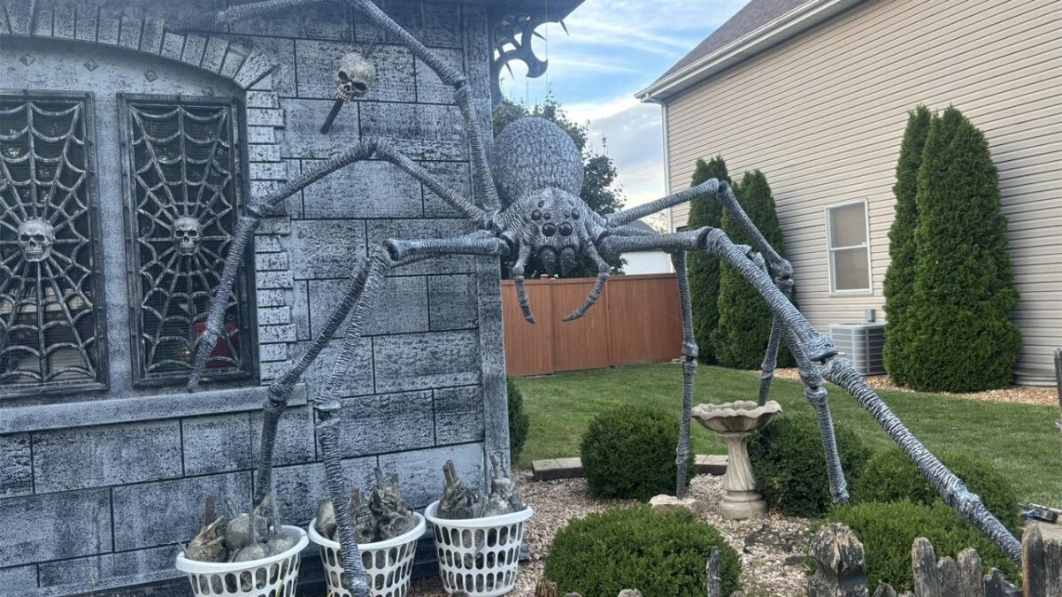 Man Builds Elaborate Haunted Manor of Evil With Huge Spiders
