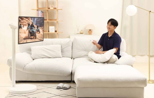 Samsung Moving Style Edge TV Leaves You Guessing Its Purpose