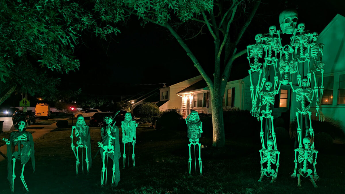 Skeletron Haunted Halloween Display in New Jersey is a Must-See