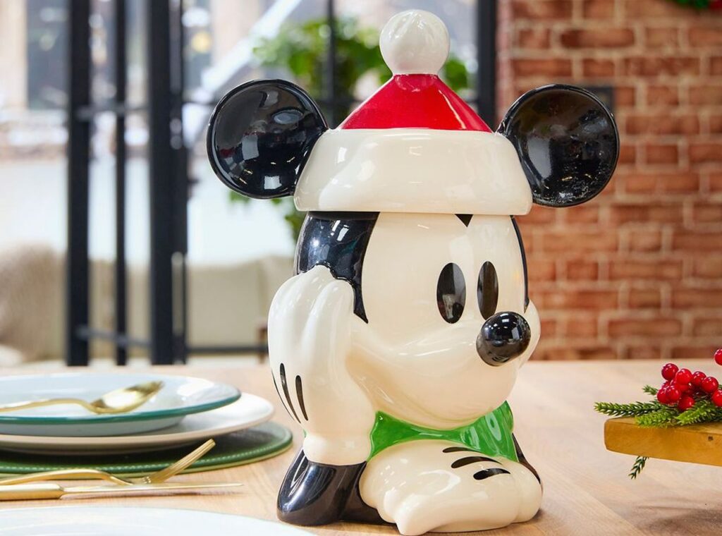 Disney Store 2025 Mickey Mouse Family Christmas Collection