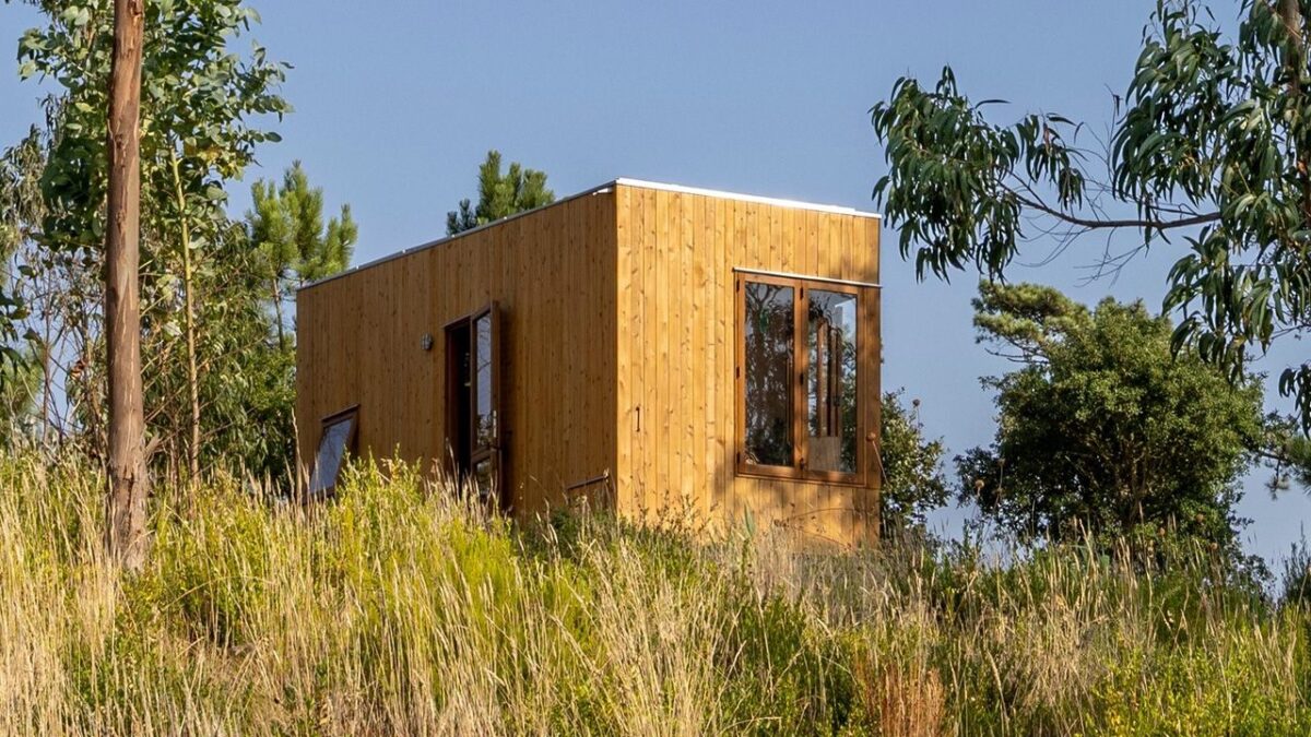 Salga Tiny House is Off-Grid Dwelling With Wide Openings