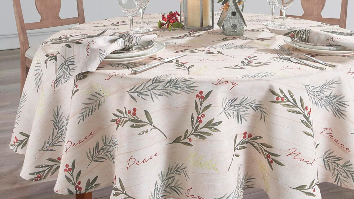 15 Best Christmas Tablecloths to Set the Perfect Holiday Table