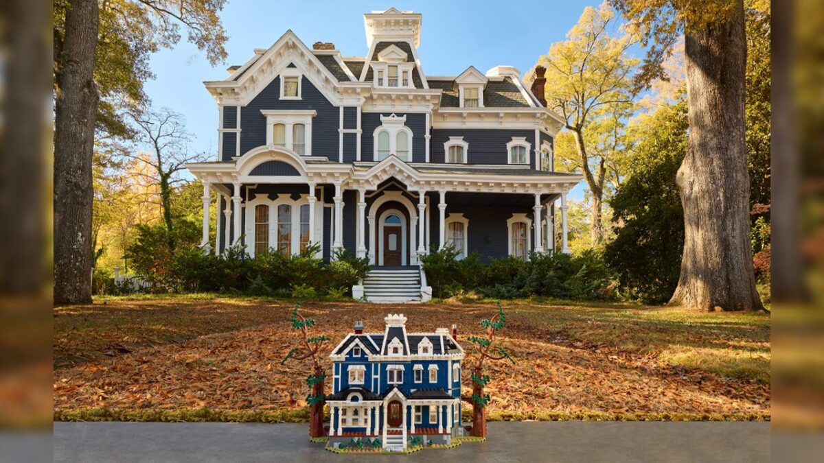 LEGO $300 Creel House From Stranger Things is Eeriely Detailed