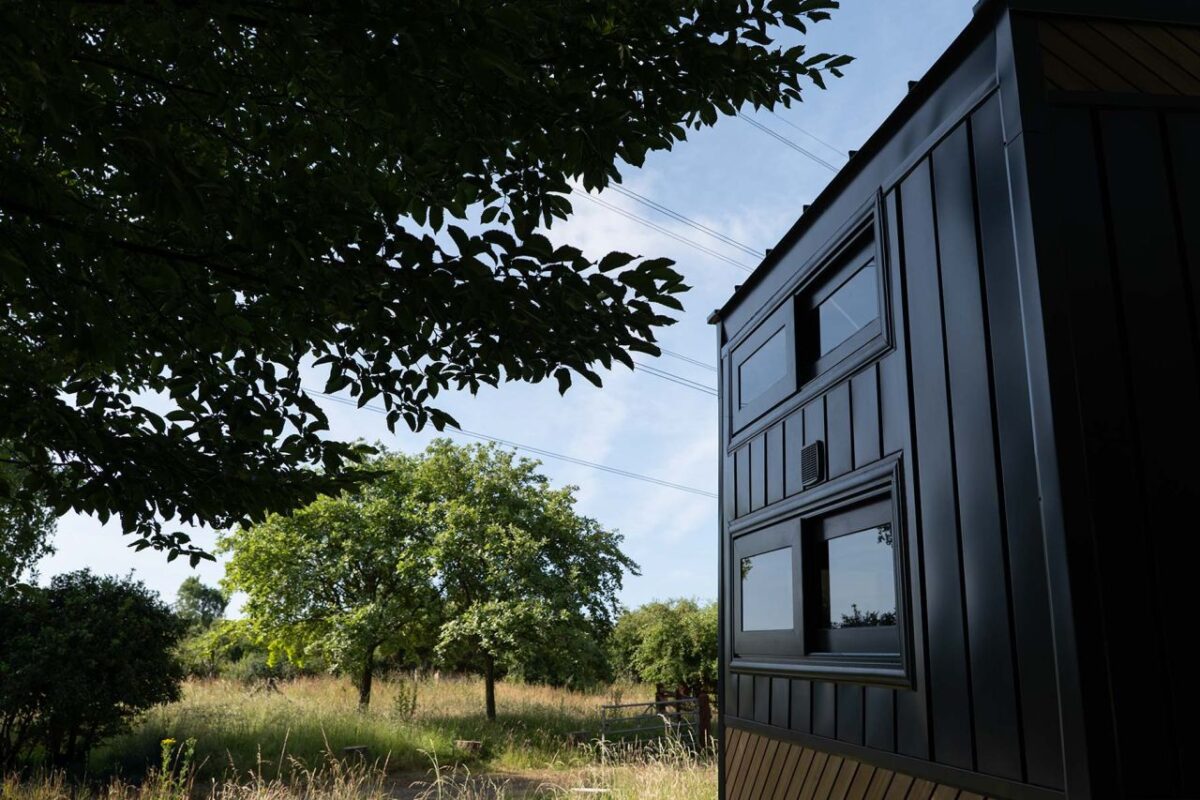 Miami Tiny House Sleeps up to Six in Two Bedrooms and Sofa Bed