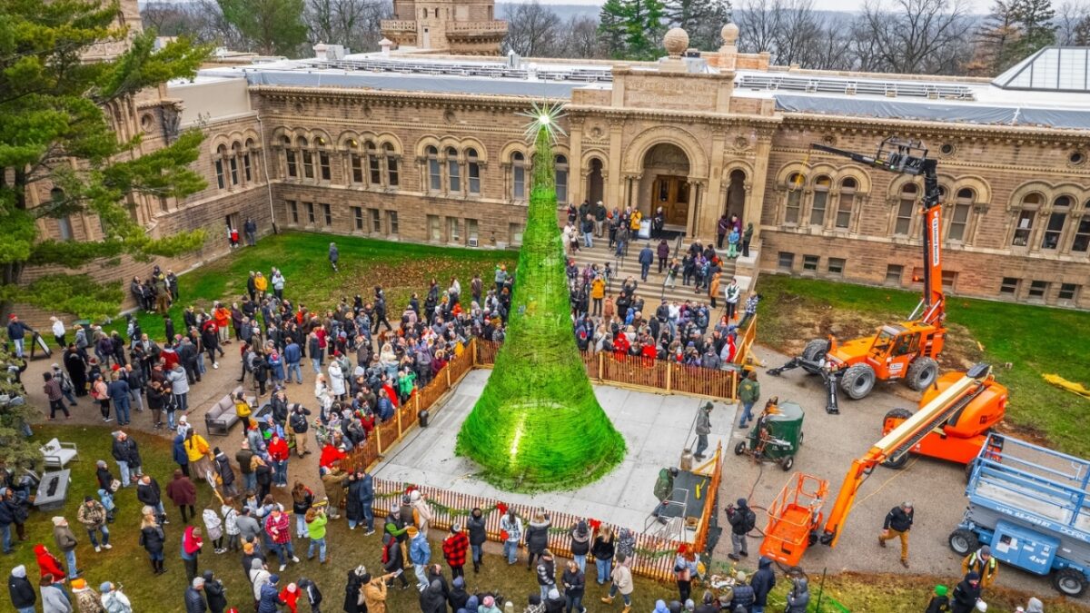 World’s Tallest Glass Tree is a Wonder of Recycling