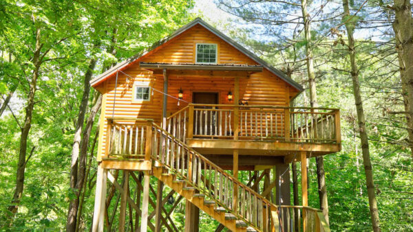 Wild Cherry Treehouse in Ohio is Unforgettable, Romantic Getaway