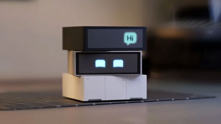 Cubie Desktop Companion Robot Makes Office Time Fun